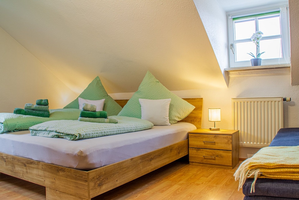 Zentral Gelegene Ferienwohnung Mit Berg- Und Seeblick. 5 Min. Vom See Entfernt. - Schliersee