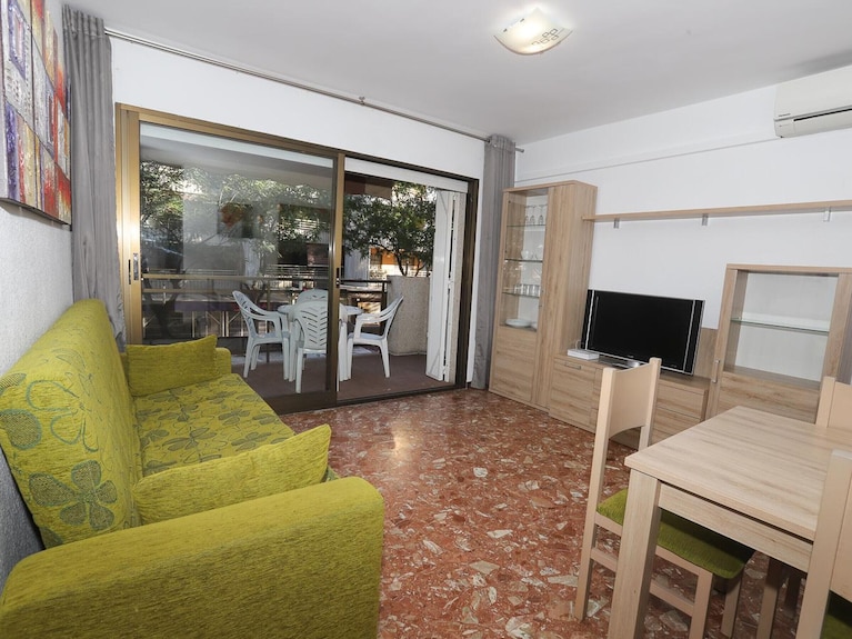 Charming Apartment In Salou With Terrace, Pool, A/c, Close To Beaches And Amenities - Salou