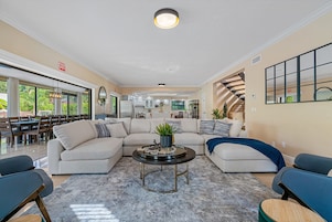 Casa (Multiple Bedrooms) | Interior