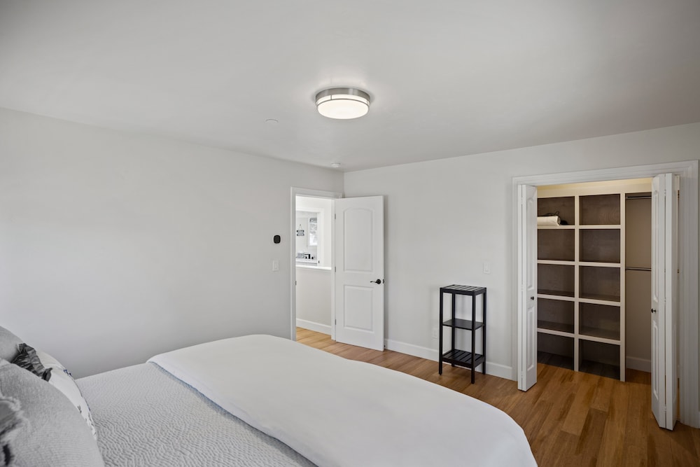 Iaorana: Newly Remodeled Luxury 4 Bedroom With Ocean Views - Carmel-by-the-Sea, CA
