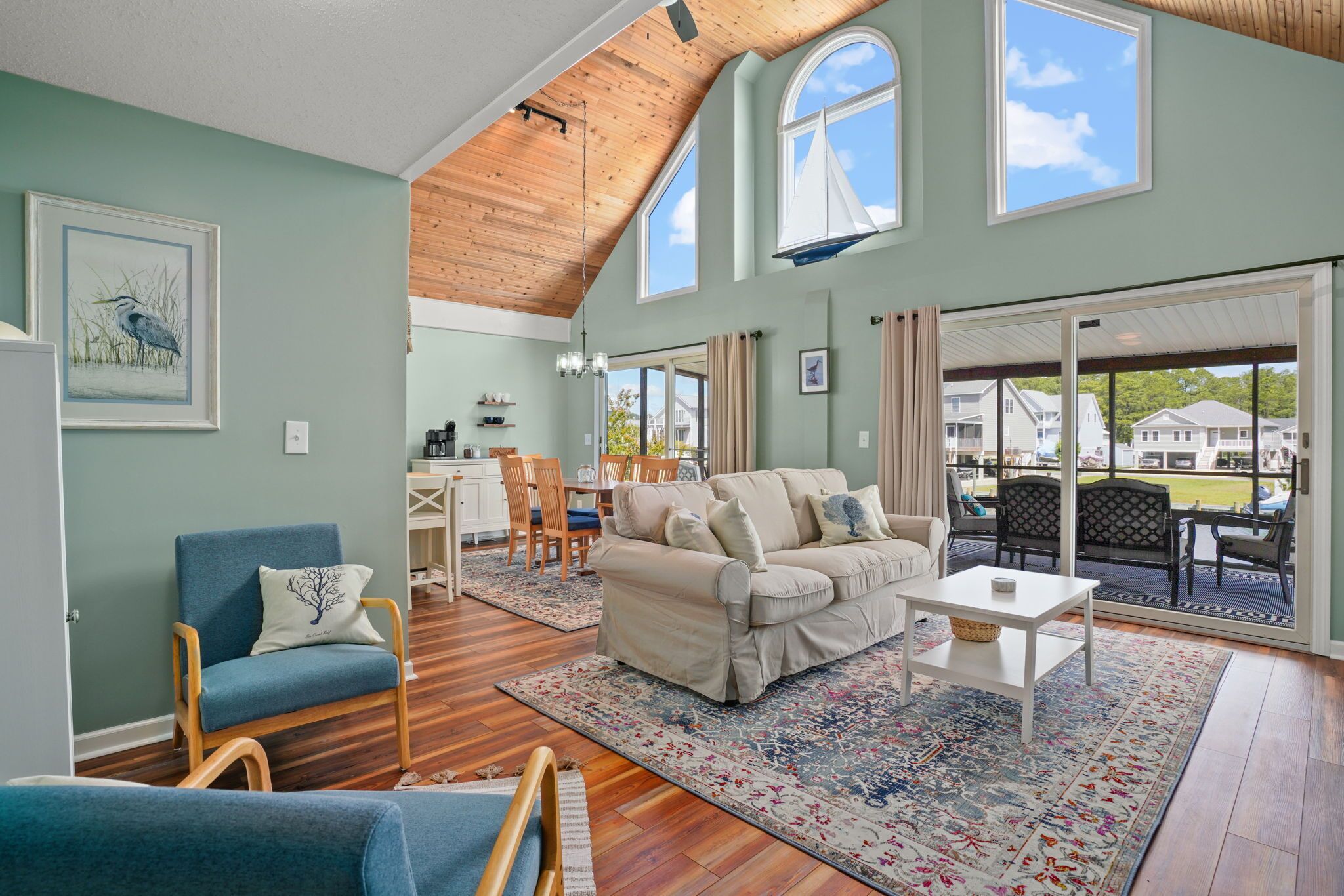 Off Duty | Waterfront, Dock & Boat Lift, Screened Porch, Tiki Bar + Community Pools, Pet Friendly - Chincoteague, VA