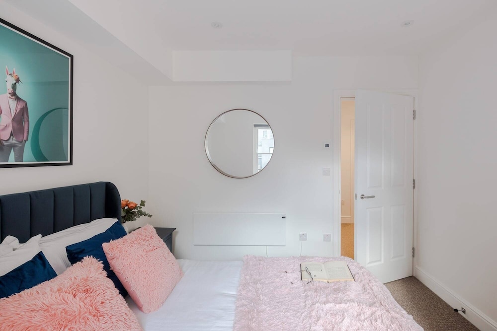 The Vanity Affair - Fitzrovia - By Frankie Says - London