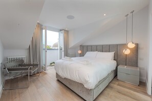 Apartamento (2 Bedrooms) | 2 quartos, roupas de cama premium, escrivaninha