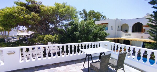 Perissa Art Villa - Kitchen & Washing Machine - Santorini