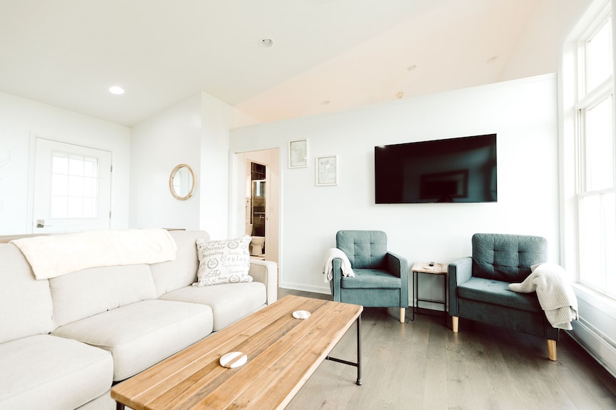 King Bed, Zero Entry, Close To Town - Sault Ste. Marie, MI