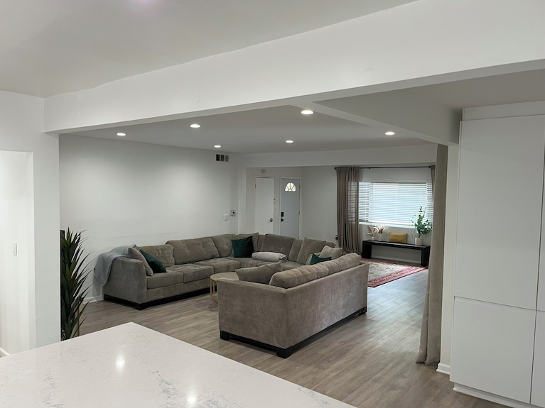 Spacious Long Beach Escape W Private Hot Tub - Long Beach, CA