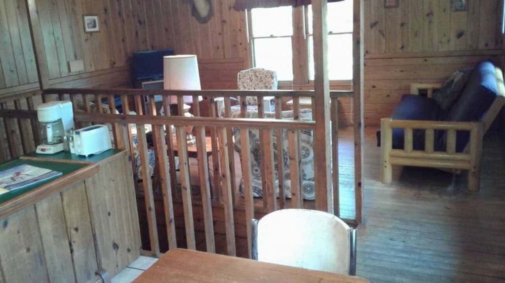 Five Points~lake Hamilton: Cabin#5 ~ 2 Story, 2br W/queen Beds, Futon In Lr, Full Kitchen, Breakfast "Fixins" Provided, Great Lake View - Hot Springs, AR