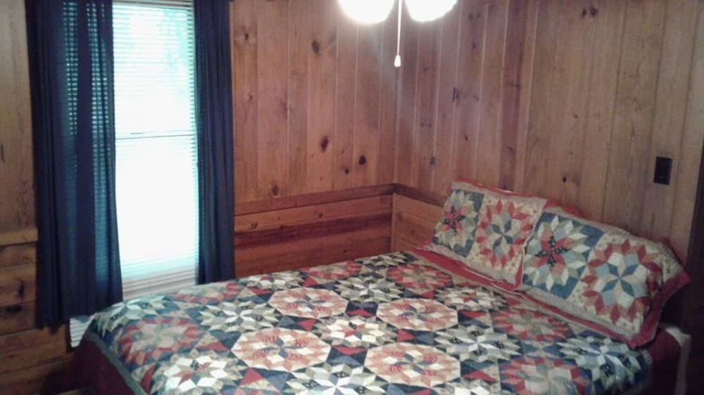 Five Points~lake Hamilton: Cabin#6 ~ 2br W/queen Beds, Futon In Lr, Full Kitchen, Breakfast "Fixins" Provided, Great Lake View - Lake Hamilton, AR