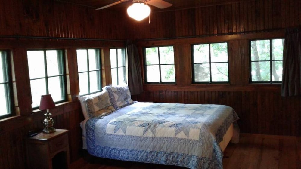 Five Points~lake Hamilton: Cabin#a ~ 1br W/2 Queen Beds, Futon In Lr, Full Kitchen, Breakfast "Fixins" Provided - Bismarck, AR