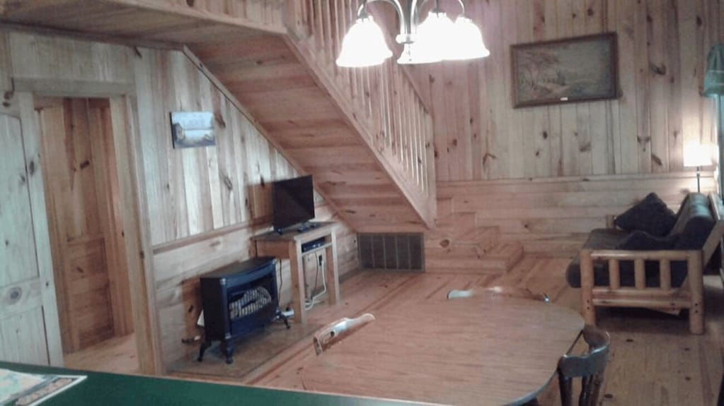 Five Points~lake Hamilton: Cabin#e ~ 2 Story, 3br W/queen Beds, Futons In Lr & Loft, Full Kitchen, Breakfast "Fixins" Provided, 2 Baths (Upstairs Has Jetted Tub), Large Covered Porch, Right By The Water - Lake Catherine State Park, Hot Springs