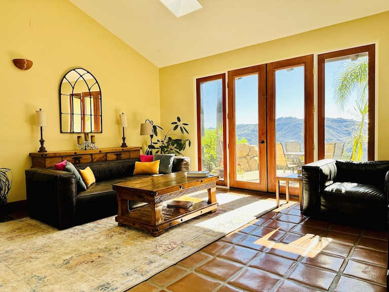 Hilltop Hacienda With 360° Views, Sparkling Pool And Hot Tub - Carlsbad, CA