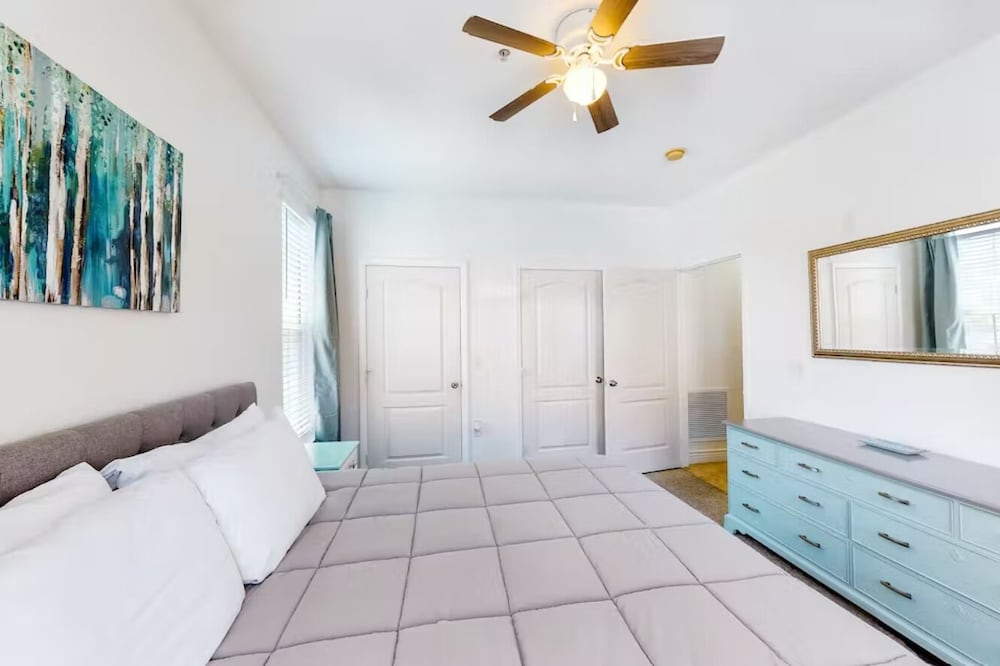 Spacious, 2 King Bedrooms, Ground Floor Condo In Grand Venezia Resort + Garage! - Clearwater, FL