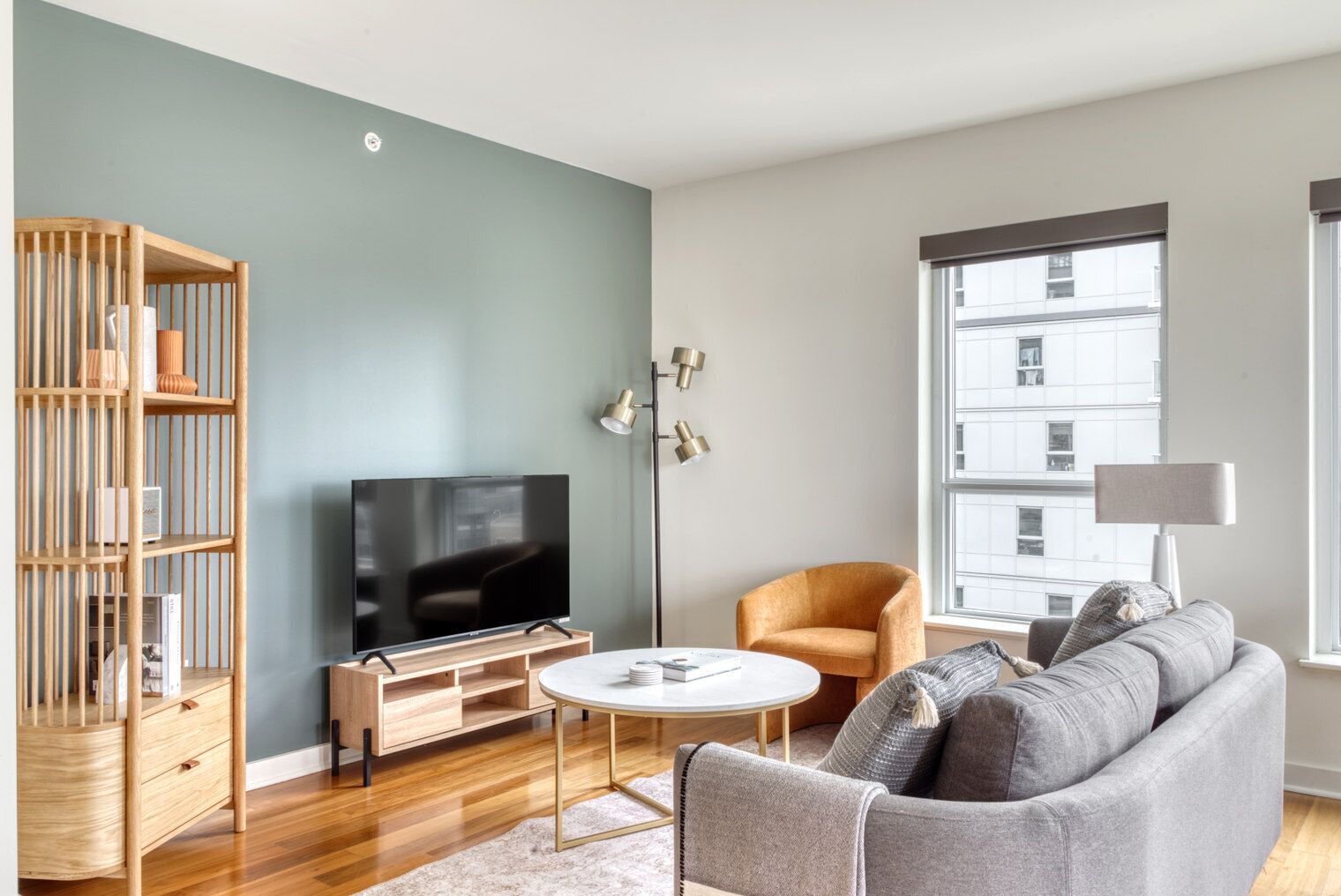 Cool Bellevue 2br W/ Gym, W/d & Roof, Near Downtown Park, By Blueground - Kirkland, WA