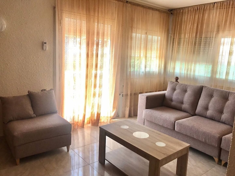 A 15 Minutos En Coche De Sitges. Villa Sitges Soledad. A/c. Piscina Xxl. 12 P. - Sitges