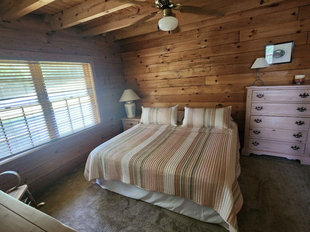 Lakefront Cabin With Dock & Ramp - Dayton, TN