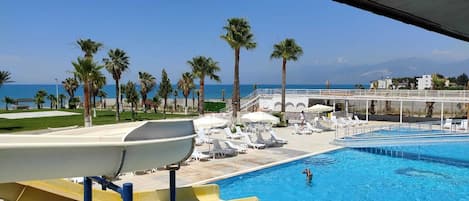 Piscina interna, piscina externa sazonal