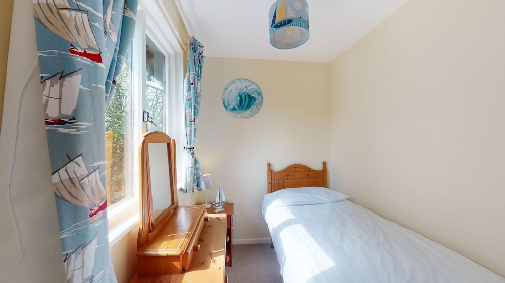 Light, Cosy And Comfortable. 3 Bedroom Holiday Cottage Located Within The Grounds Of Tolroy Manor - Praa Sands