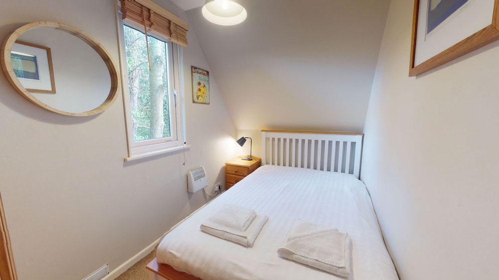 A Modern Holiday Lodge Located Within The Grounds Of Tolroy Manor - Camborne
