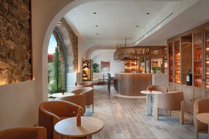 3 restaurantes, café da manhã, culinária italiana