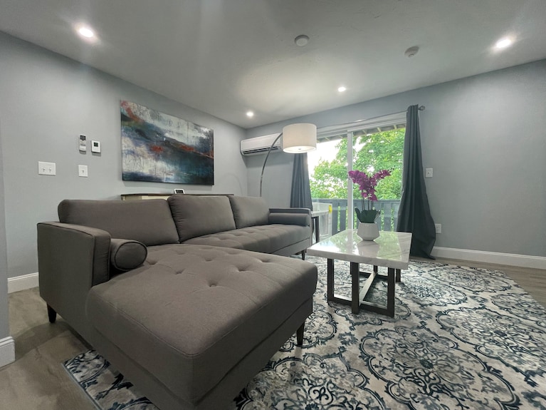 New, Modern 2 Br Apartment Near Hospitals | Hbhs - Worcester, MA