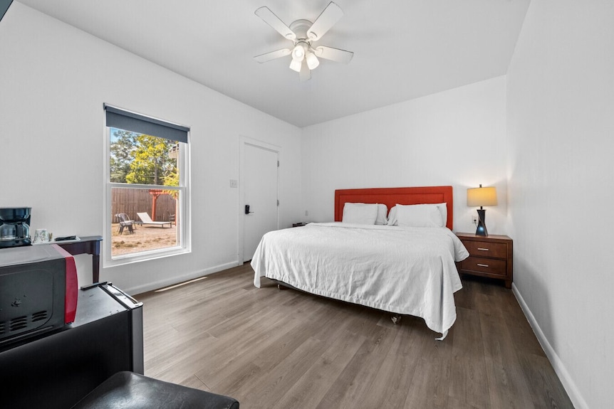 Unit 15 King Bedroom, Mini Fridge, Wifi, Coffee Ma - Magic Springs, Hot Springs