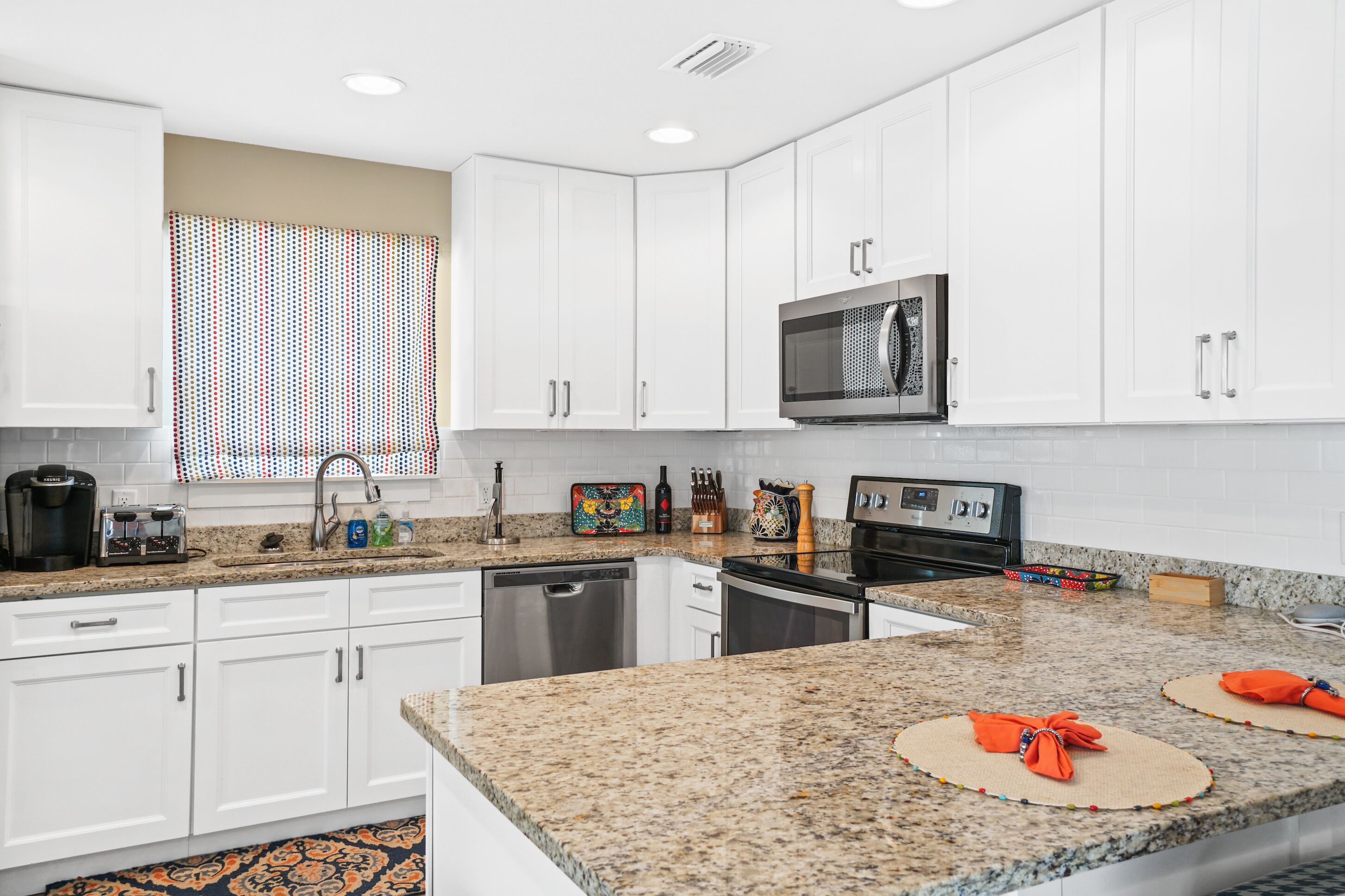 Casa Standard | Cozinha privada | Um frigorífico/congelador grande, um micro-ondas, um forno 