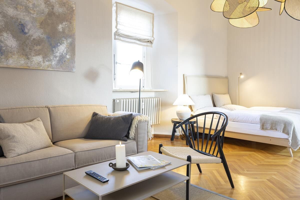 The Historic Castle Tower In Kirchberg Boasts Spectacular Views, Parquet Flooring, Stucco And A Modern Interior - Crailsheim