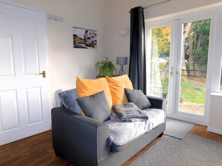 The Paddocks - A Bungalow Situated In A Rural Village Surrounded By Fields And Horses - Norwich