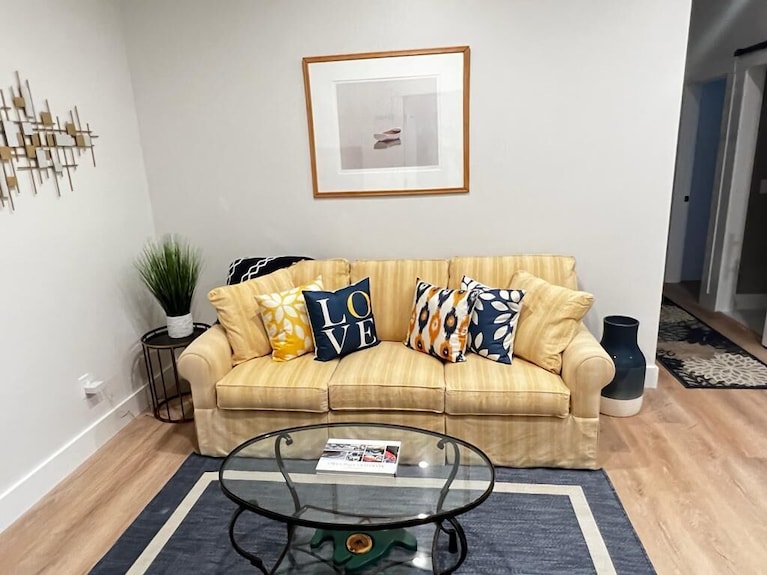 Lovely Two Bedroom Apartment With Indoor Fireplace - Martha's Vineyard, MA
