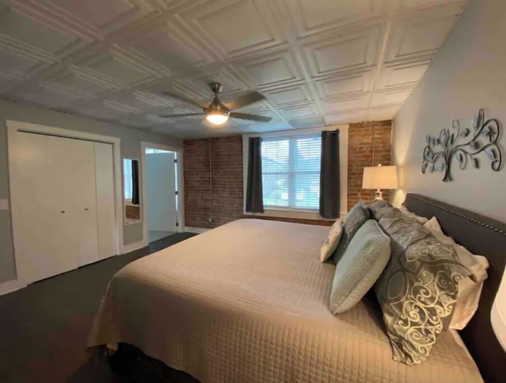 Downtown West Jefferson 3 Bedroom Apartment Walking Distance To Everything. - West Jefferson, NC