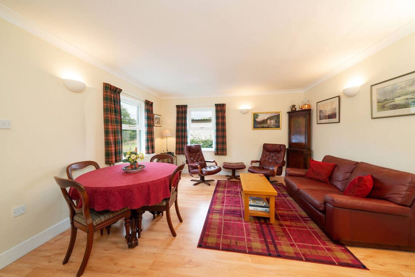 Earnside Cottage, With Charming Riverside Views - Comrie