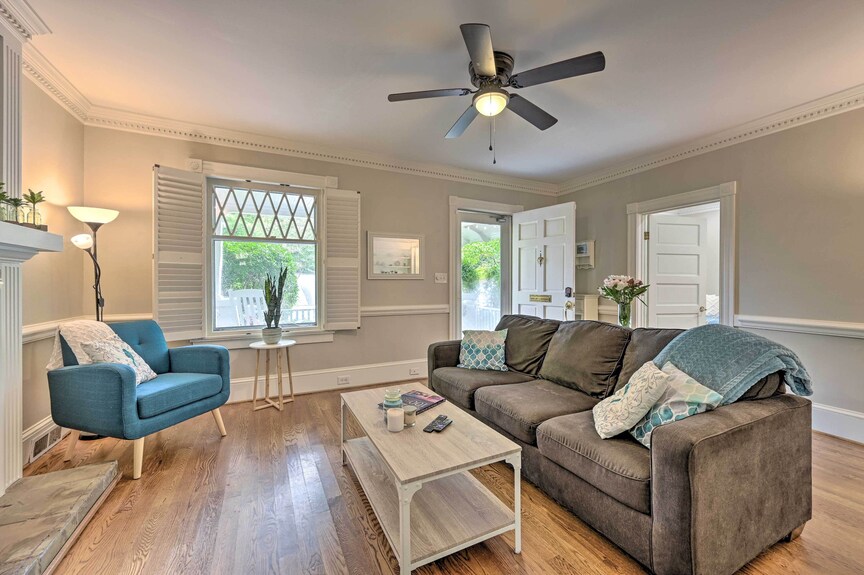 Bright Greensboro Escape ~ 1 Mi To Downtown - Lake Higgins