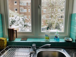 Apartamento | Cozinha privada | Um frigorífico, um micro-ondas, um forno, uma placa de cozinha