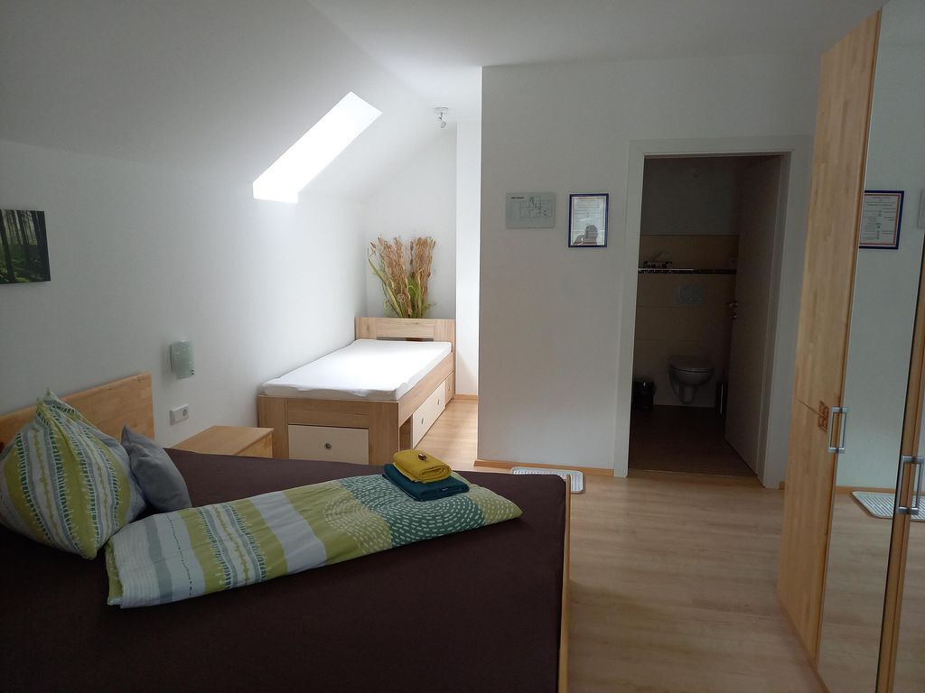 Dreibettzimmer, Dusche, Wc, Bergseite - Gasthof Zum Postwirt - Kreischberg