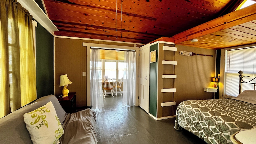 Vintage Retreat - Cabin 5 - Clear Lake, MN