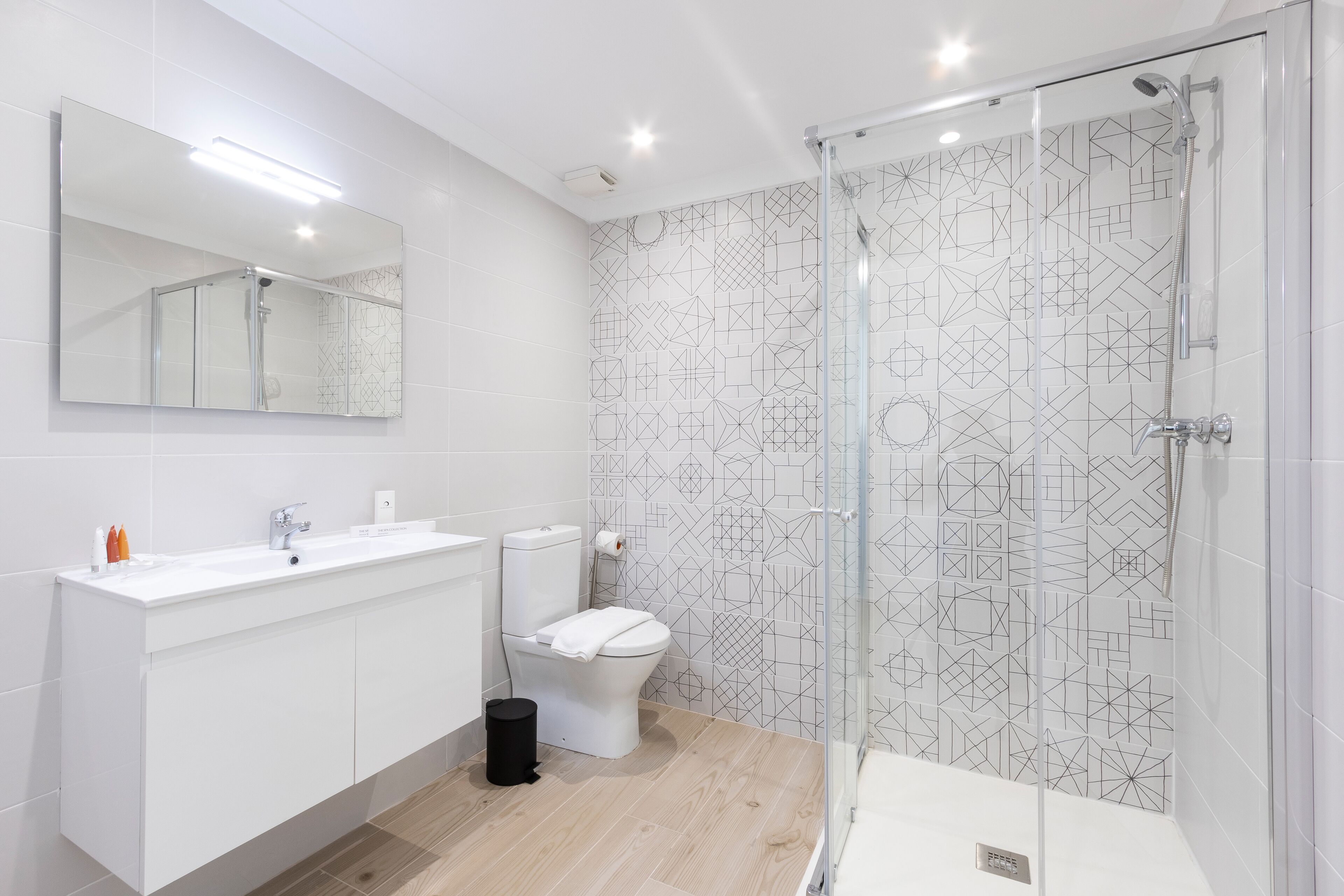 Penthouse 2 | Banheiro | Chuveiro, chuveiro com efeito de chuva, produtos de toalete grátis 