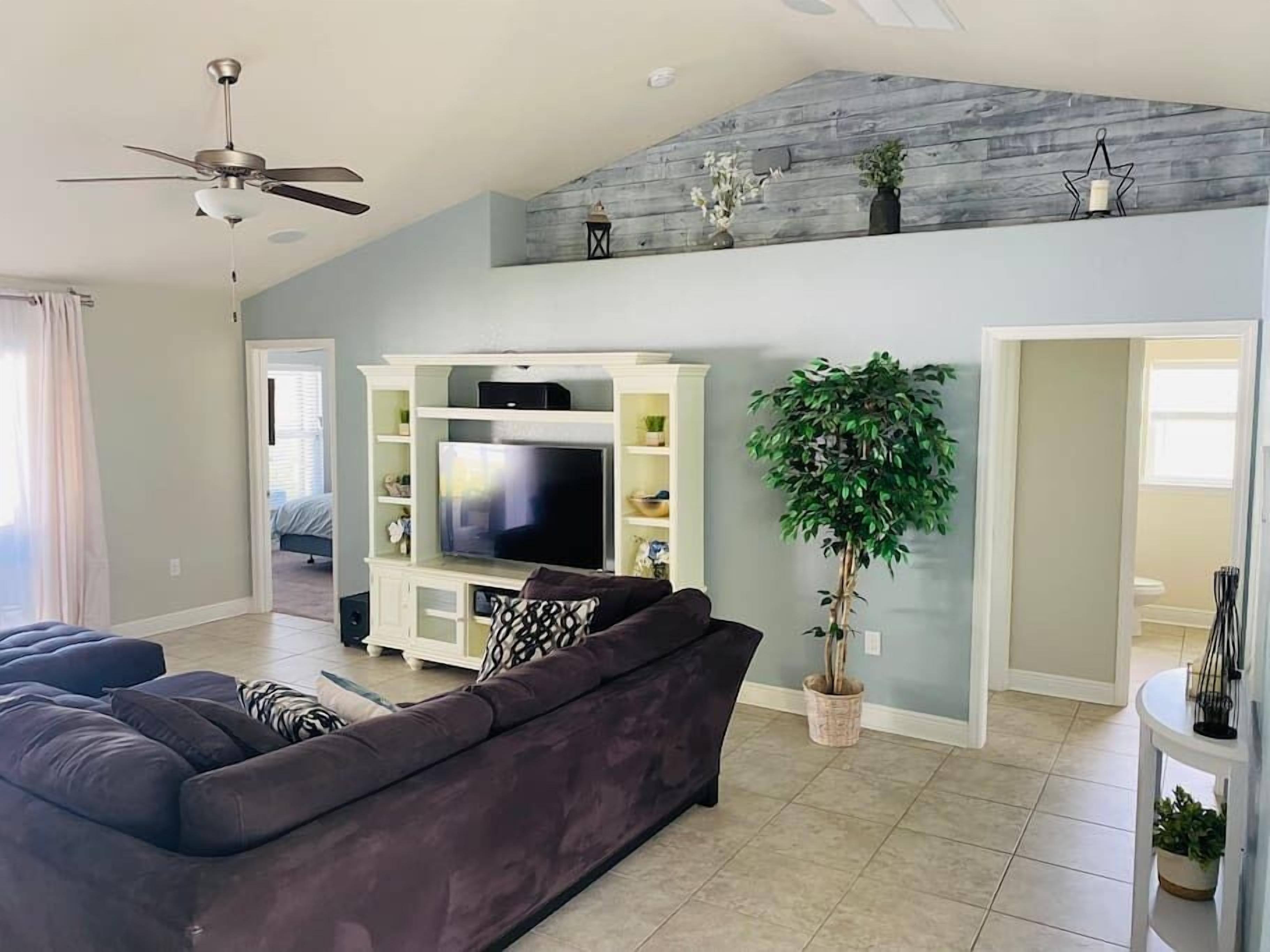 Gone Coastal! Large Heated Pool Home 30 Min From Beaches - Myakka River State Park, Sarasota