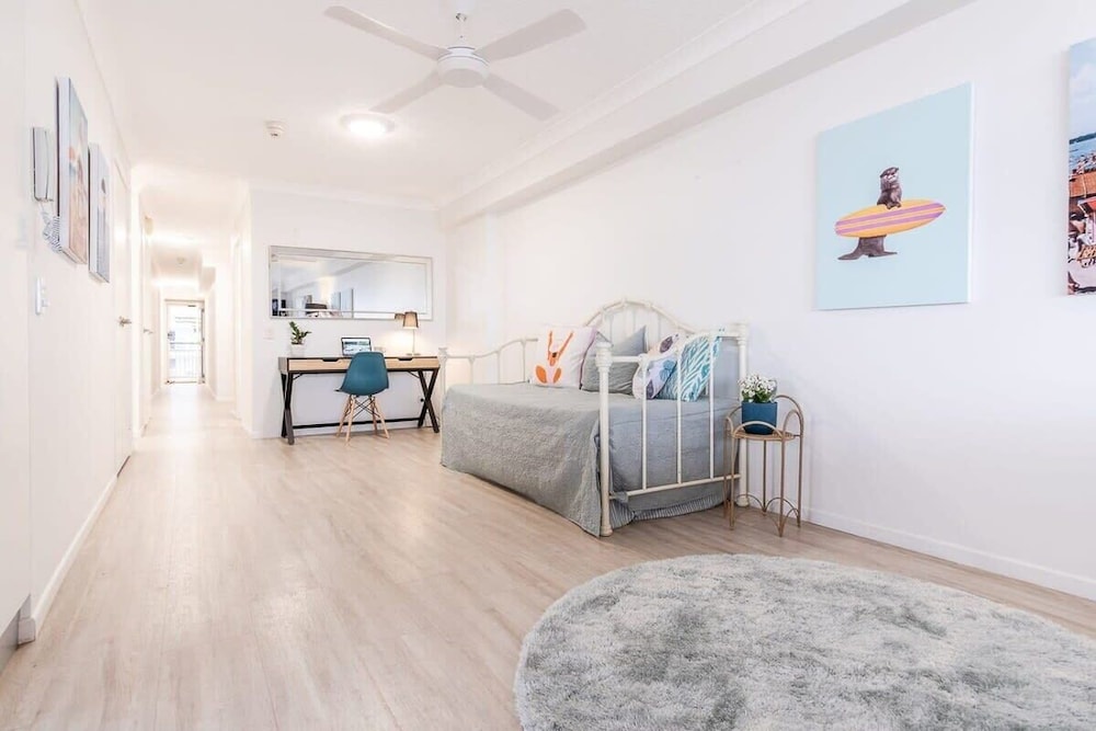 Kings Beach Coast & Glasshouse Views - A - Caloundra