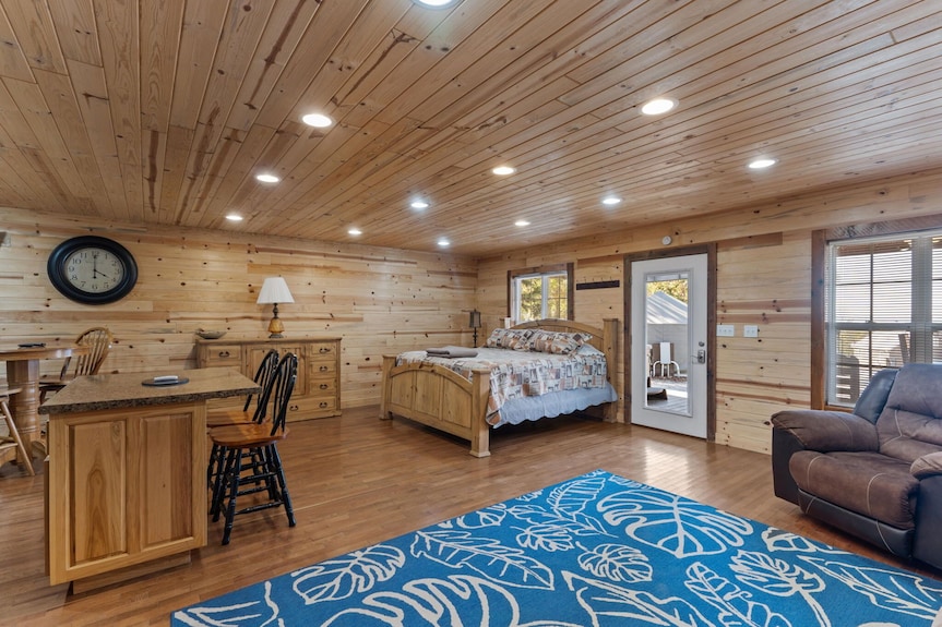 Mr Hills Mercantile Cabin With A Hot Tub - Alabama