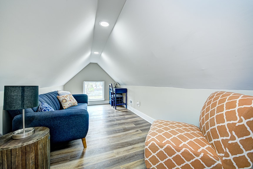 Stylish Condo Close To Everything! - Indiana (State)