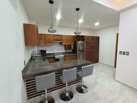 PALMAS DE CHAHUE 4 (39 MTS2) | Cozinha privada | Um frigorífico/congelador grande, um micro-ondas, um forno 