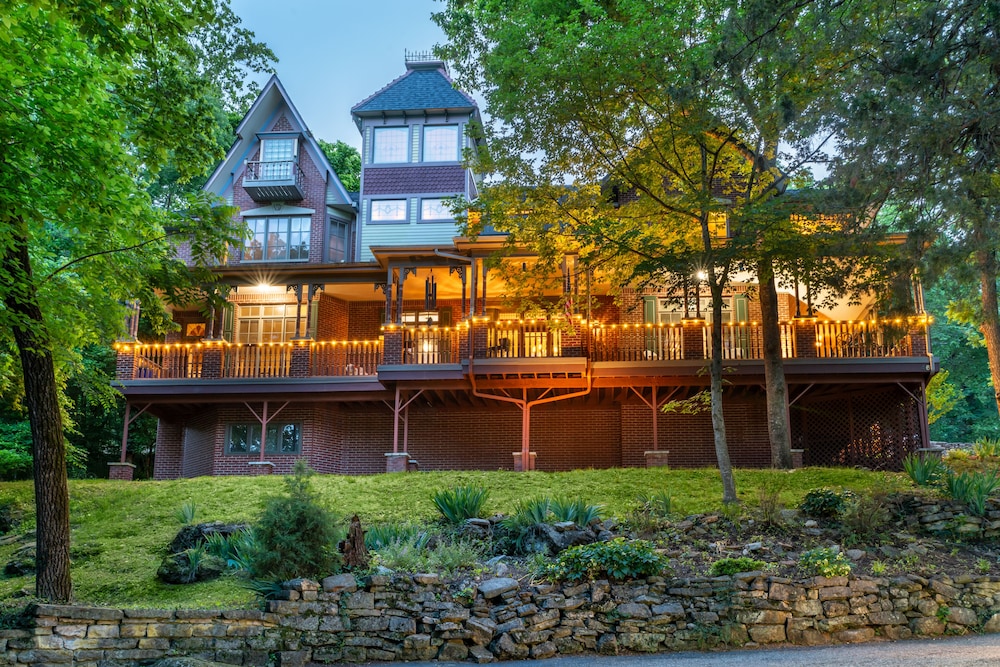 Angel At Rose Hall - Eureka Springs