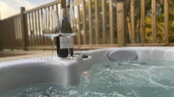 Tenda, casa de banho privativa | Banheira de hidromassagem exterior