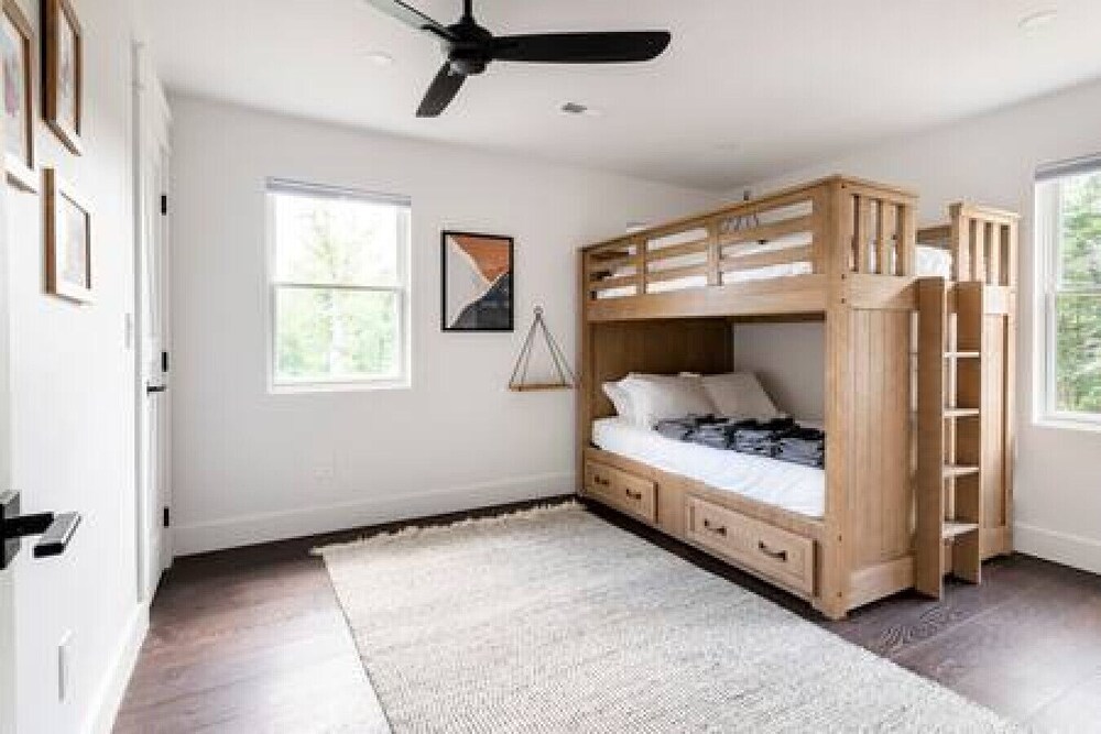 Modern Farmhouse W Sauna & Private Pond - Kerhonkson, NY