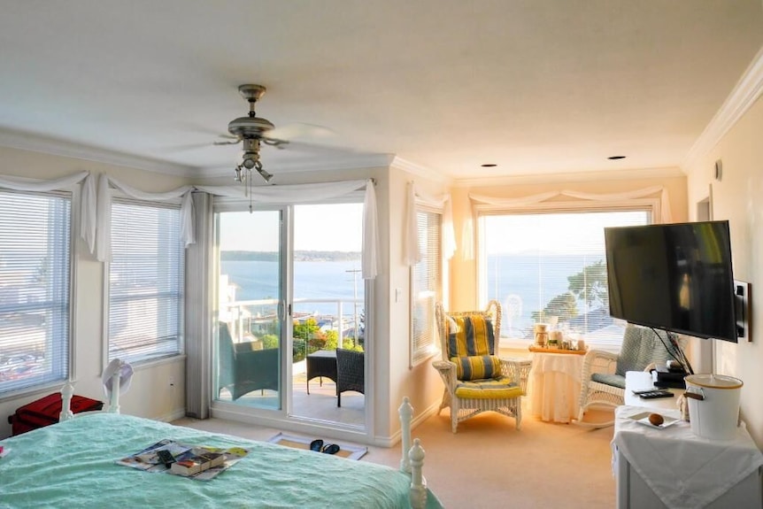 Star Of The Sea Guest House, Sea Forever King Size Bed With Ocean View Balcony! - Surrey