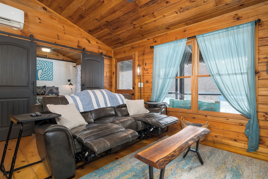 Modern Creekside Cottage - Nearby Vineyards/hiking - 佐治亞