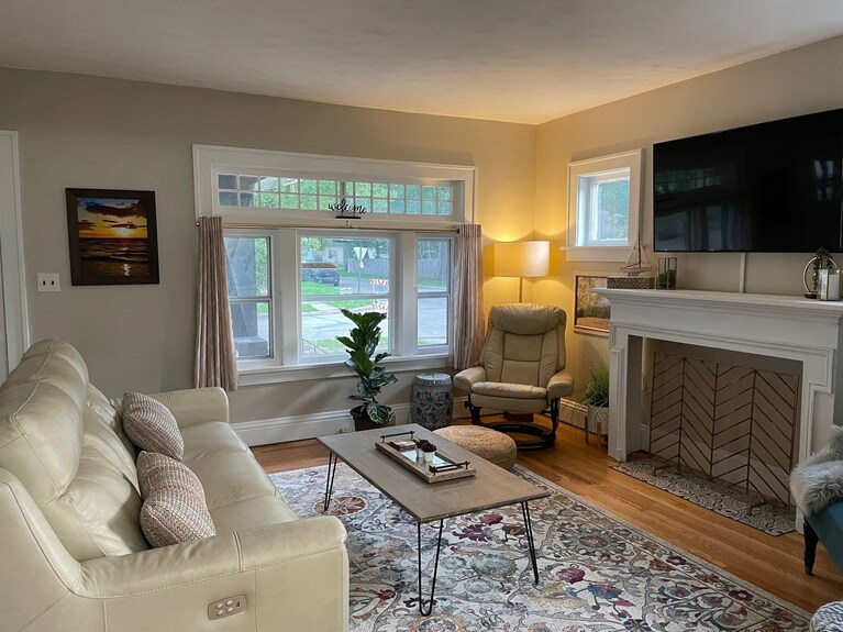 Harbor Home On Miner-an Adorable Lakeside Bungalow - Muskegon, MI