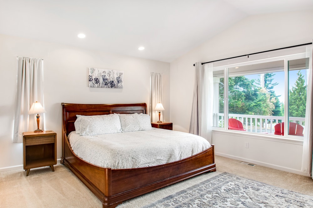 Adorable Island Home With Beach Access, Tennis Courts, Backyard, Wifi & W/d - Whidbey Island, WA