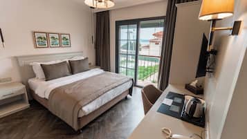 Quarto Standard | Cofre no quarto, secretária