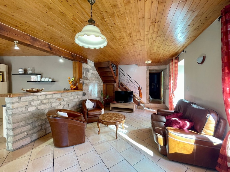 Gîte Chaleureux Avec Cheminée Près Du Puy-en-velay, Idéal Pour Familles Et Séjours Professionnels - Haute-Loire